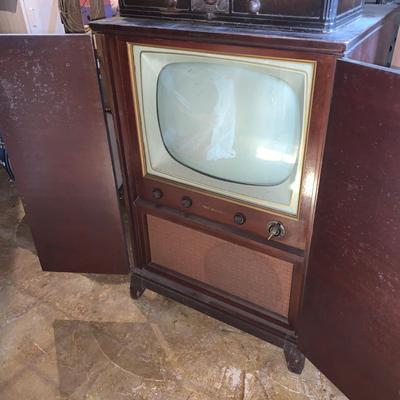 LOT 107R: Vintage RCA Victor Console Television Model 21T177 ...