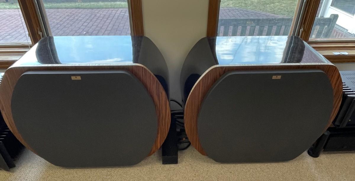 Theshold Parasound Mass-18 Sub Woofer (right side) | EstateSales.org