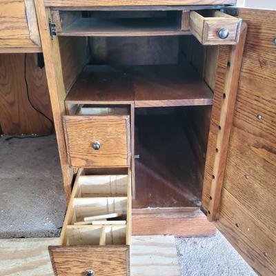 LOT 90: Roll Top Desk, Finds Furniture Company w/Key | EstateSales.org