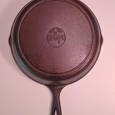 LOT 122: Lodge Cast Iron Pans w/Cast Iron Weight | EstateSales.org