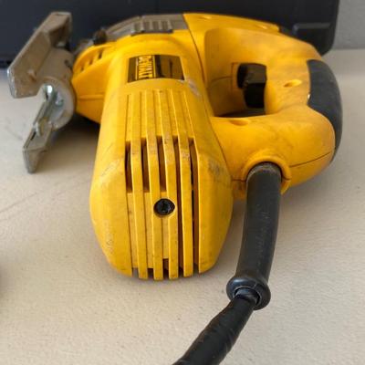DEWALT DW321 JIG SAW WITH CASE | EstateSales.org