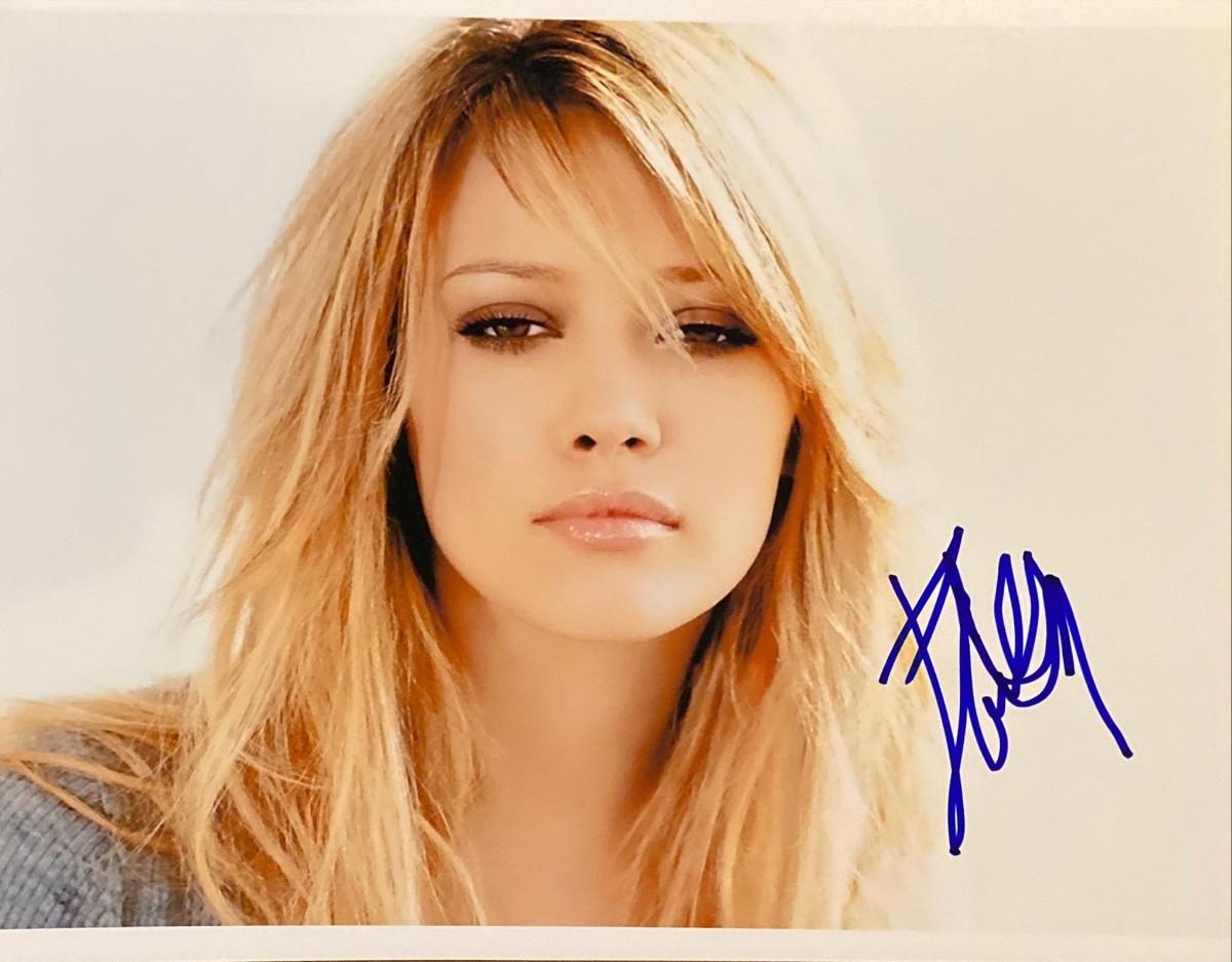 Hilary Duff Signed Photo | EstateSales.org