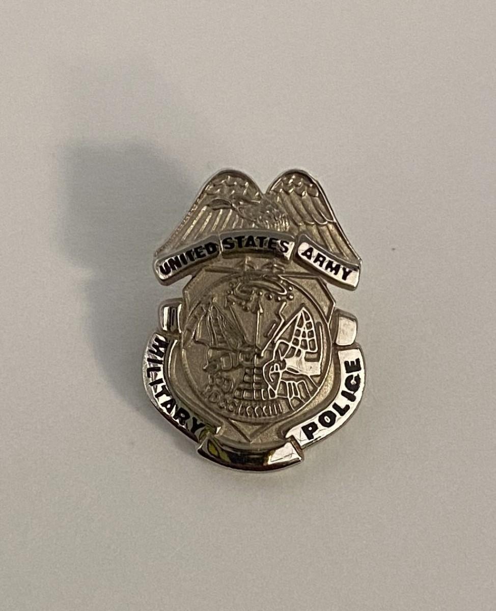 United States Army Military Police pin | EstateSales.org