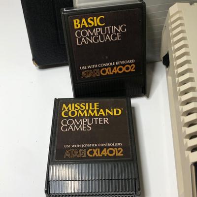 LOT 59M: Vintage Atari 1200XL Computer w/ Atari Instruction Books ...