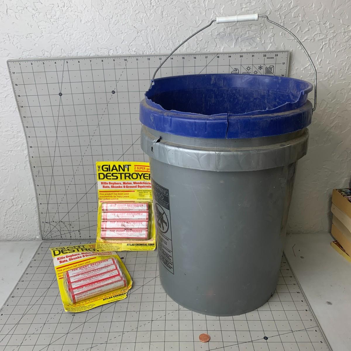 #119 The Giant Destroyer and Bucket | EstateSales.org