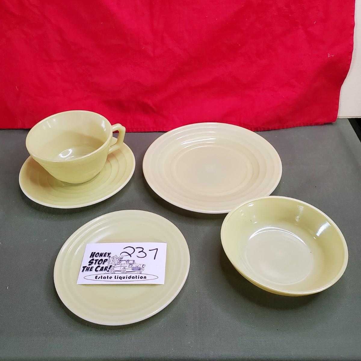 Hazel Atlas Moderntone Platonite Dishes | EstateSales.org