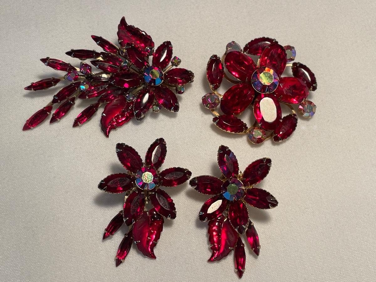 Matching Ruby colored pins and clip on earrings | EstateSales.org
