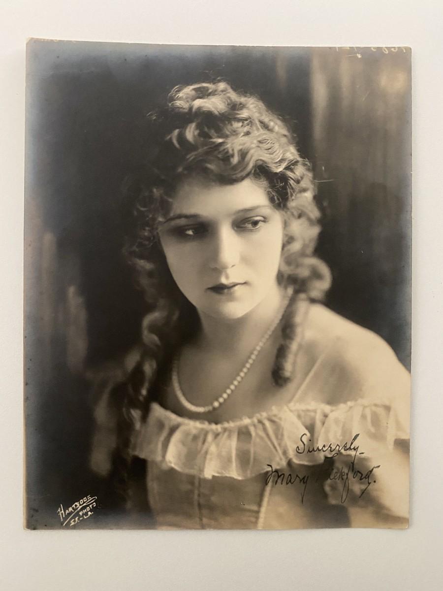 Mary Pickford signed photo | EstateSales.org