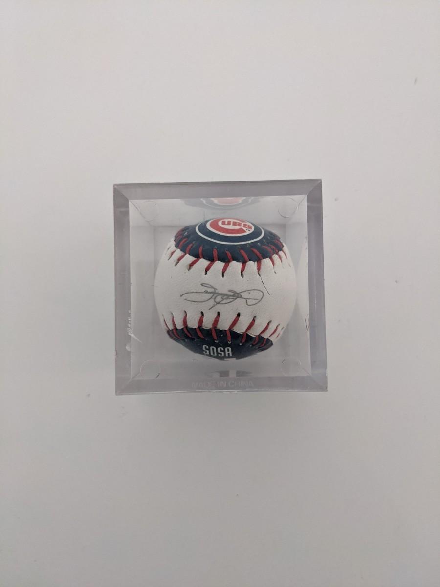 Sammy Sosa Chicago Cubs Mini-Baseball | EstateSales.org