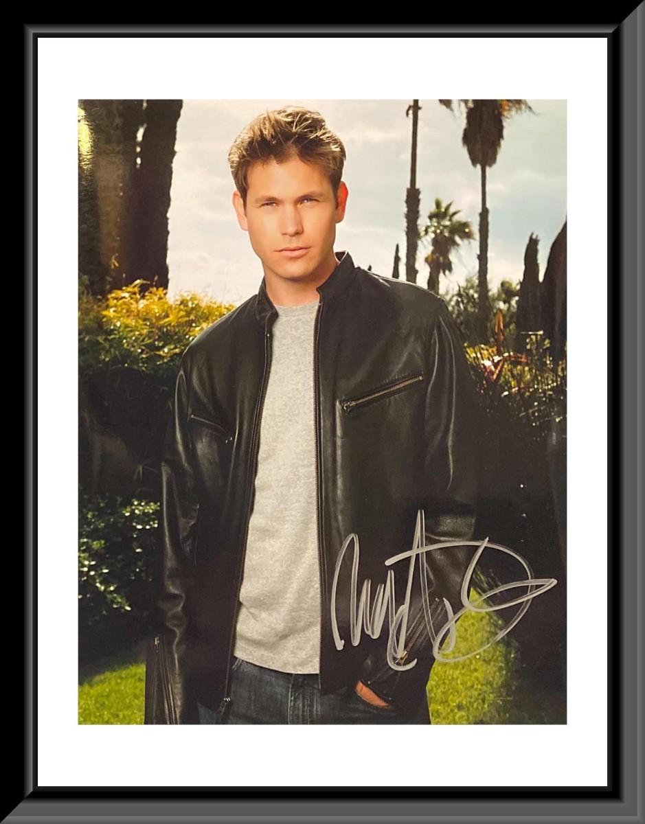 Matthew Davis Signed Photo. 8X10 Inches | EstateSales.org