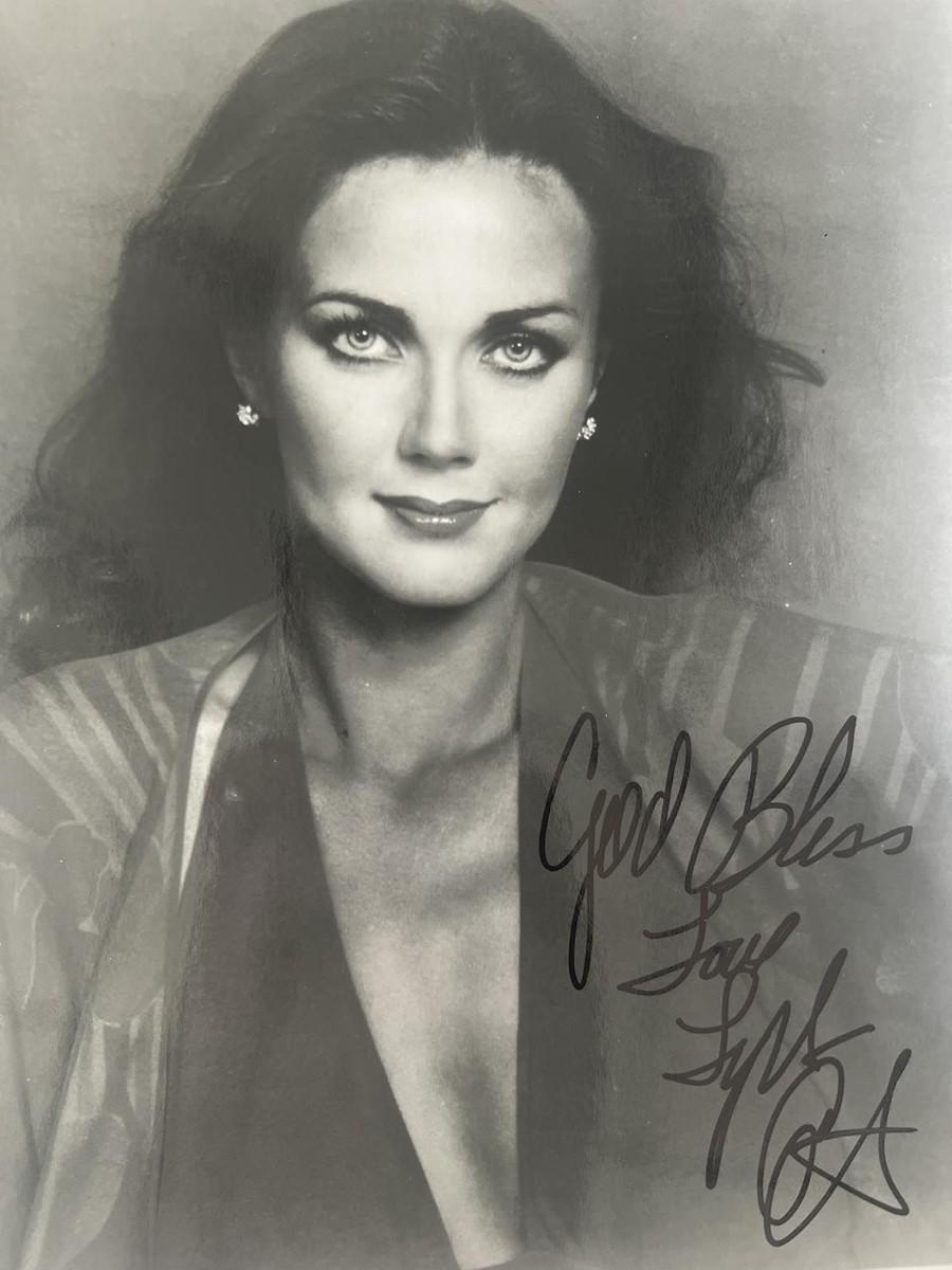 Wonder Woman Lynda Carter signed photo | EstateSales.org