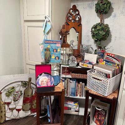 Lot 14: Books & more | EstateSales.org