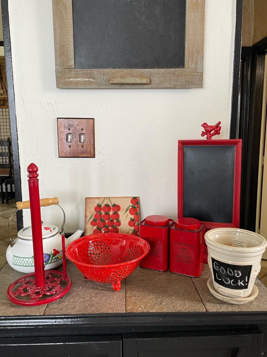 Seeing Red Lot | EstateSales.org