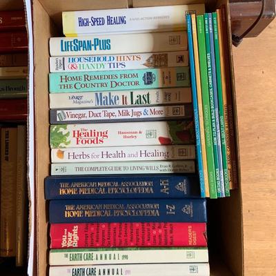 LOT:26G: Large Collection of Books | EstateSales.org