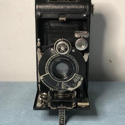 LOT 88M: Vintage Folding Cameras -No. 1A Autographic Kodak Jr., Kodak ...