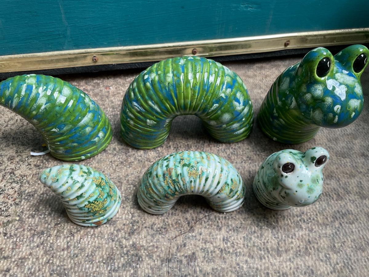 Ceramic worms | EstateSales.org