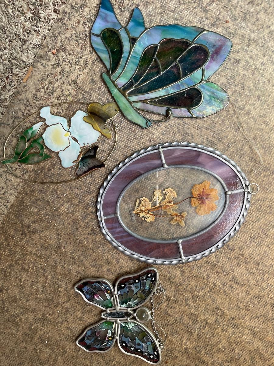 Stain glass decor | EstateSales.org