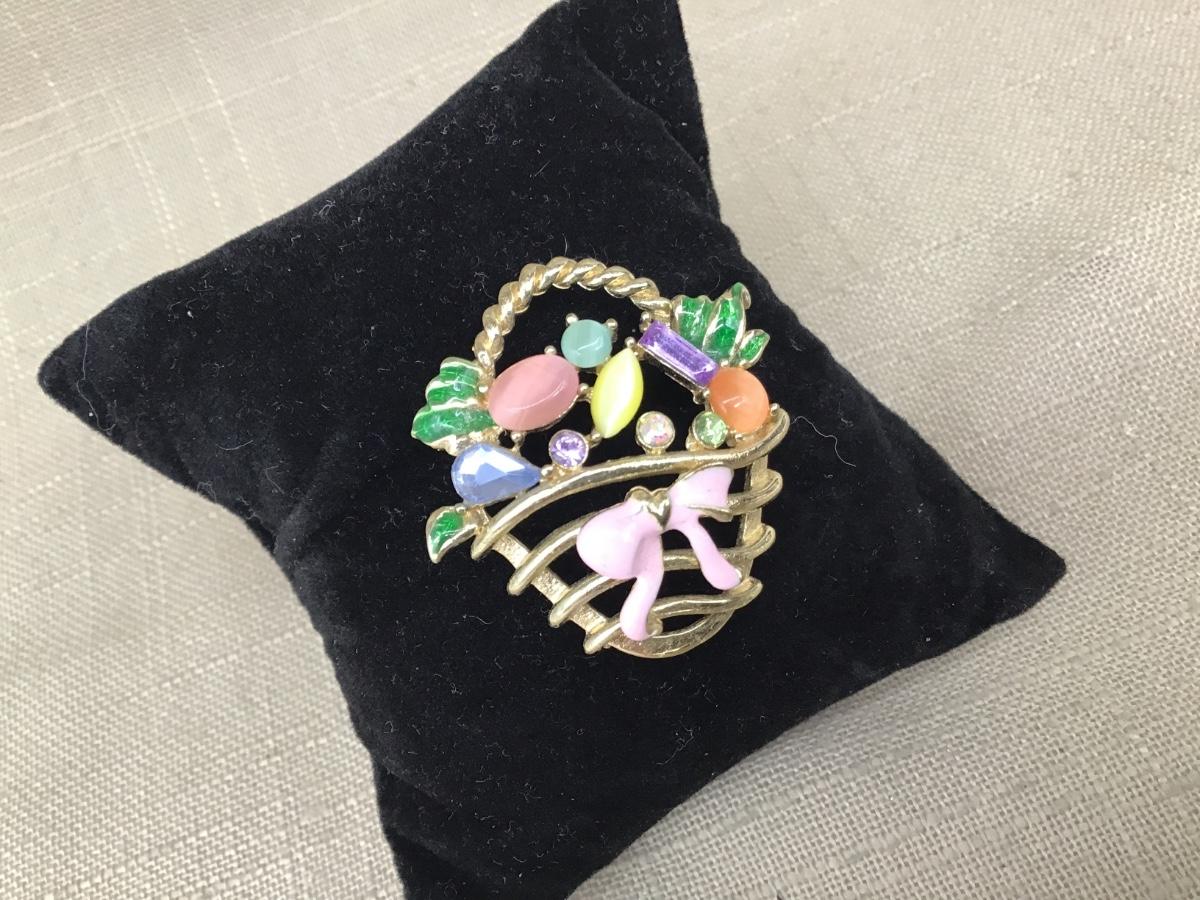 Spring Brooch | EstateSales.org