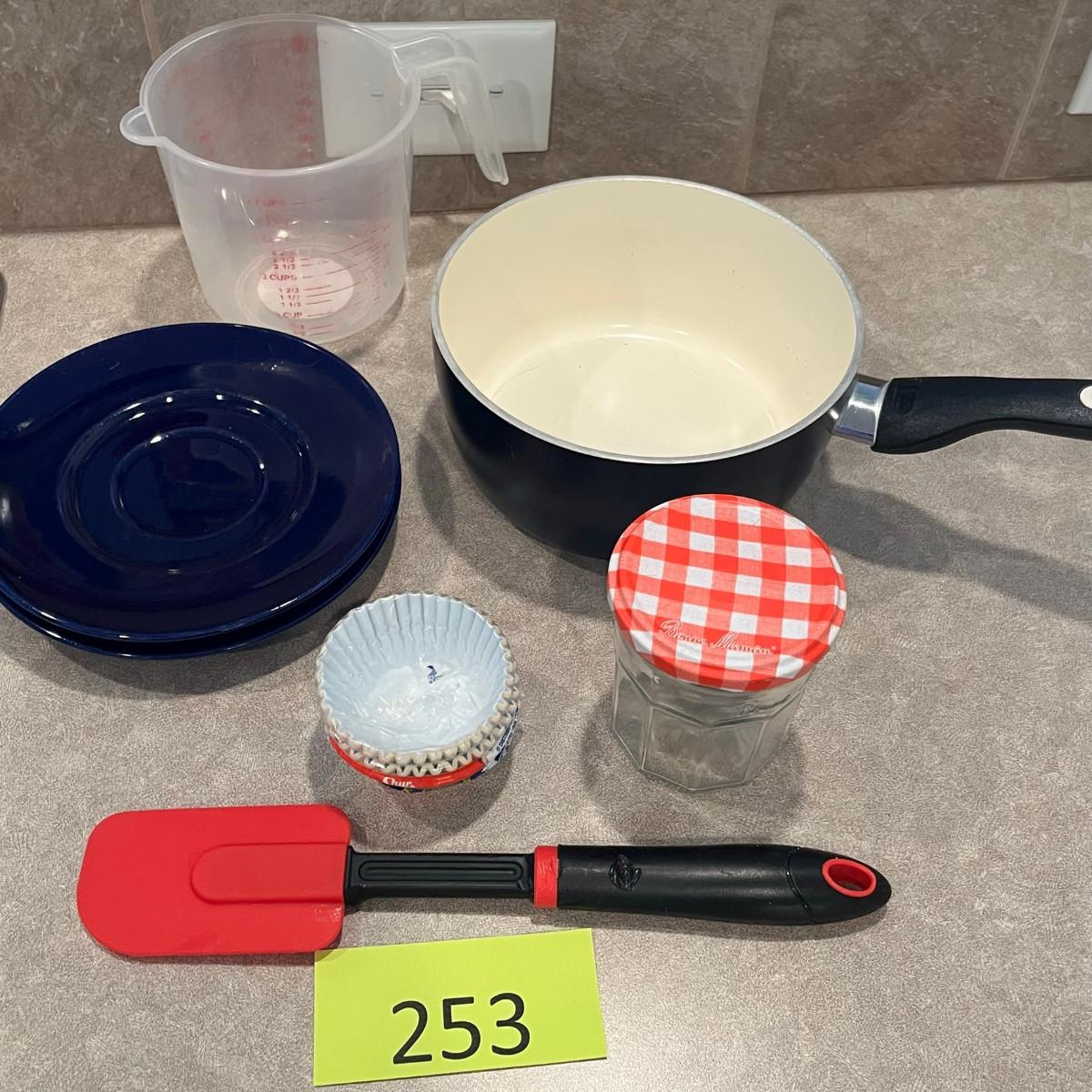 Kitchen misc. | EstateSales.org