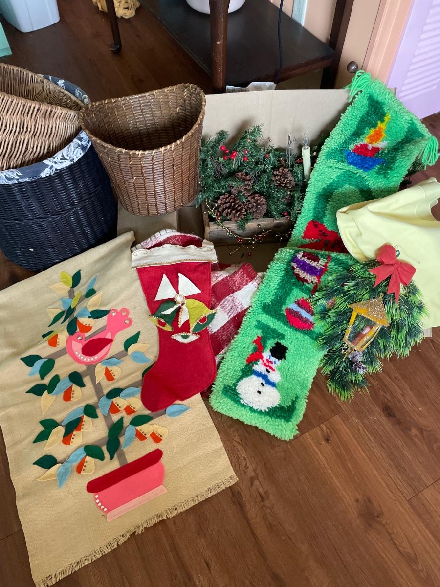 Vintage mod Christmas plus more | EstateSales.org