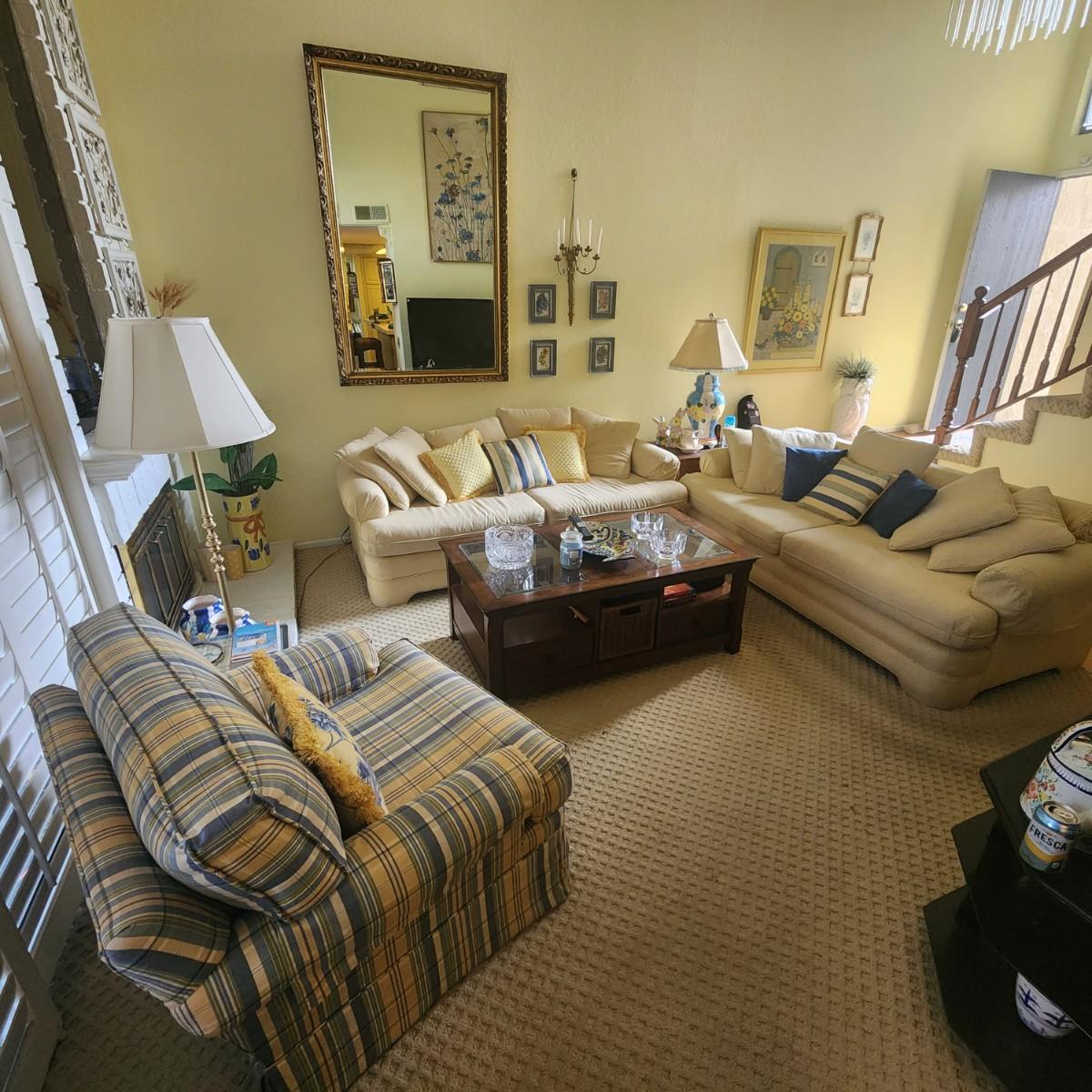 Full Living Room | EstateSales.org