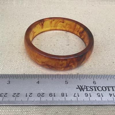 Root Beer Bakelite Swirled Costume Jewelry Bracelet | EstateSales.org