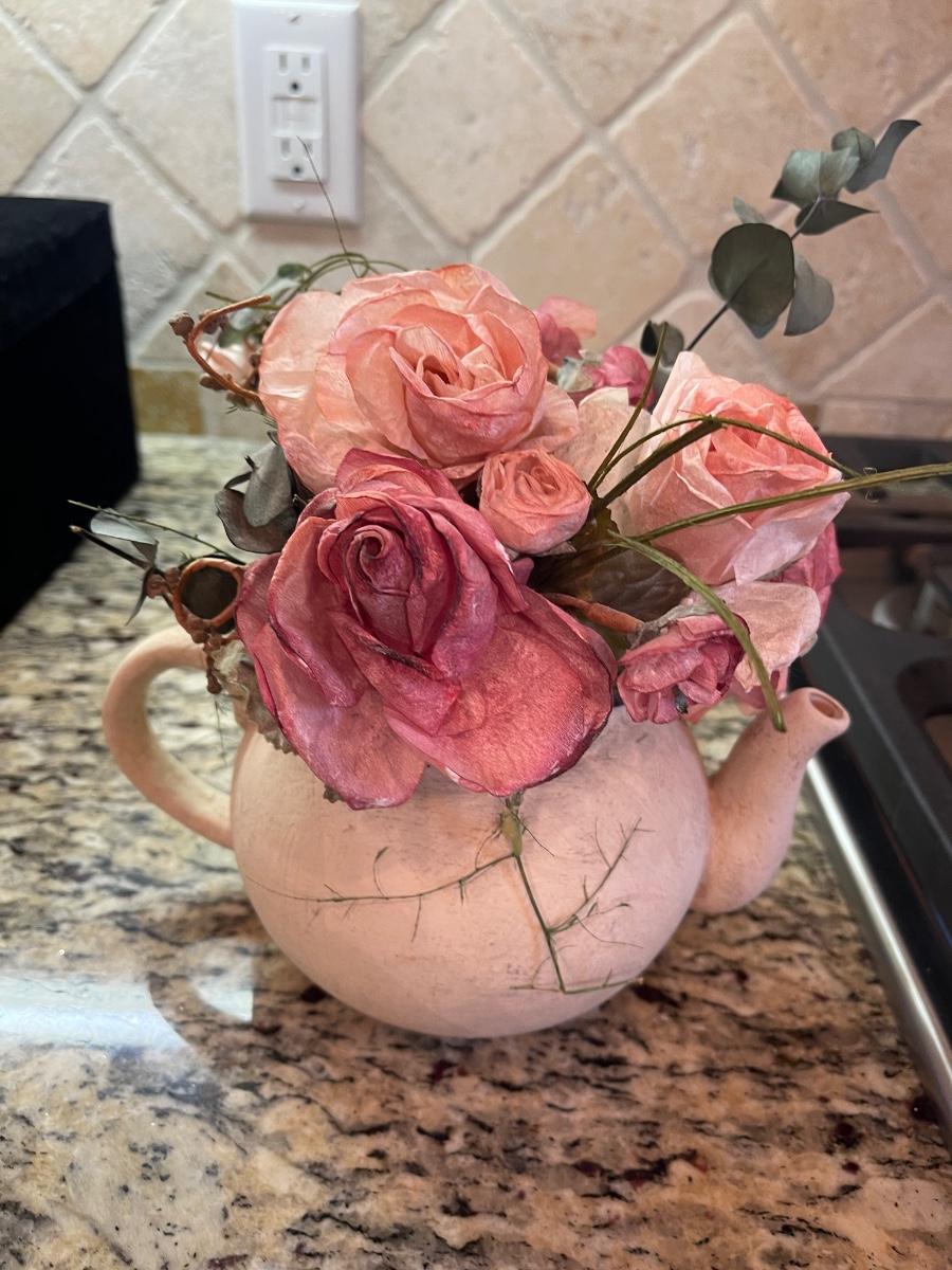 Off white tea pot with flowers | EstateSales.org