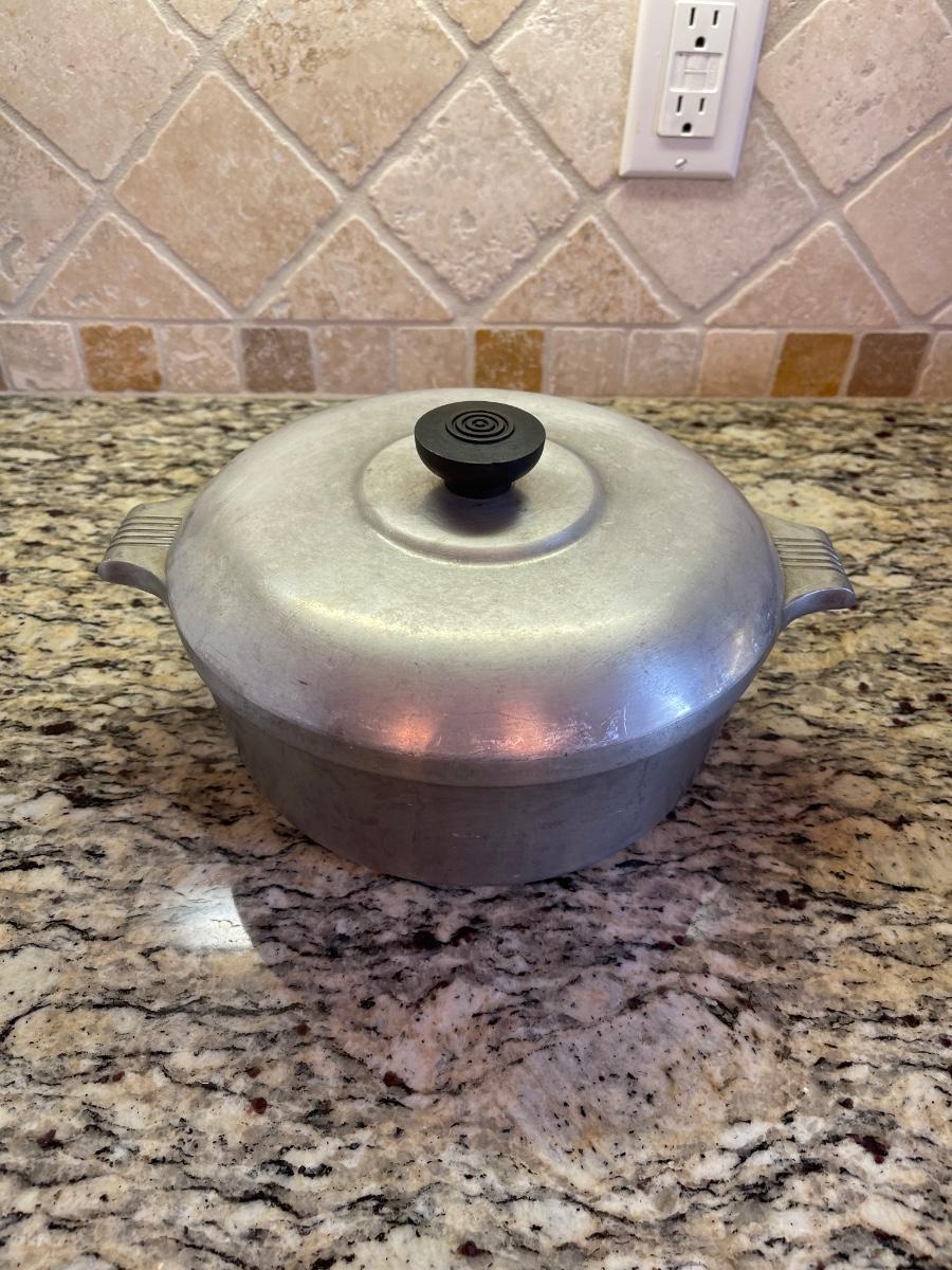 Magnalite pot with lid. 3 - 1/2 quarts | EstateSales.org