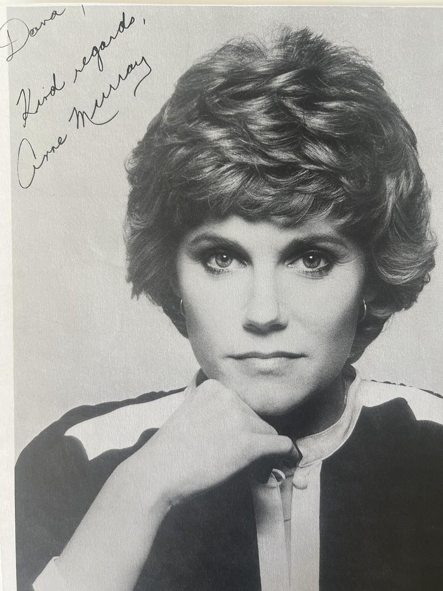Singer Anne Murray signed photo | EstateSales.org