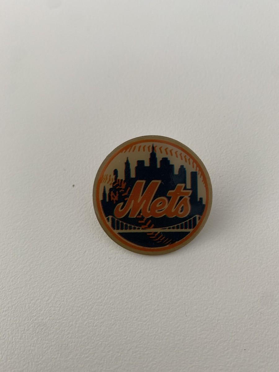 N.Y. Mets MLB Pin | EstateSales.org