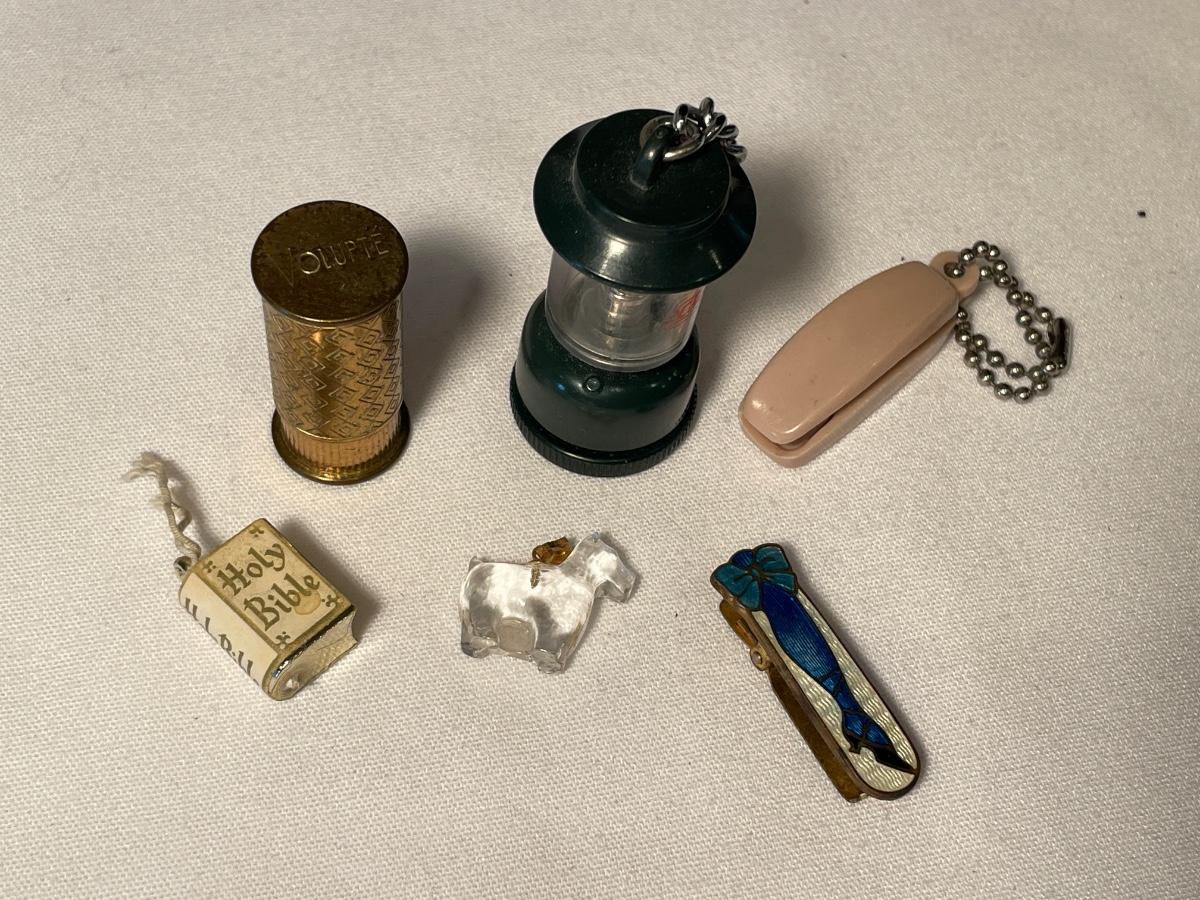 Mini items | EstateSales.org