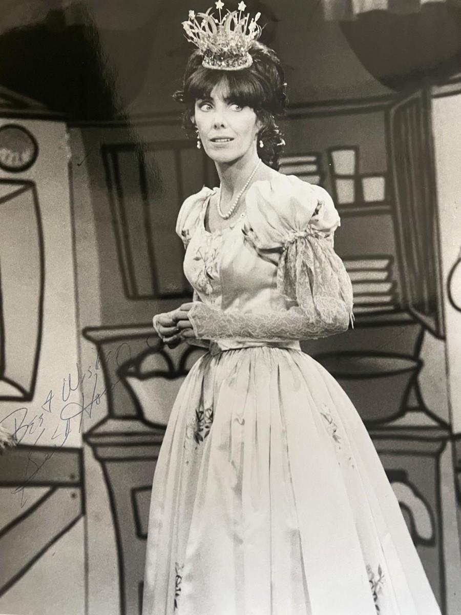 Alice star Beth Howland signed photo | EstateSales.org