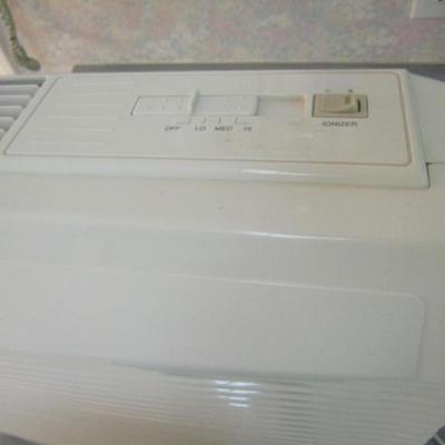 Hunter Brand Air Ionizer- Model 30065 | EstateSales.org