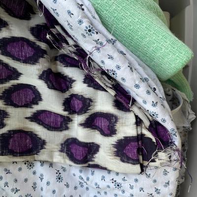 Tote of thinner fabric | EstateSales.org