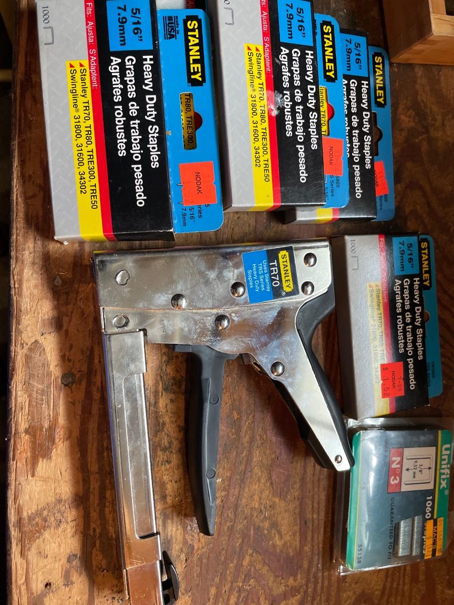 Stanley Stapler and staples | EstateSales.org