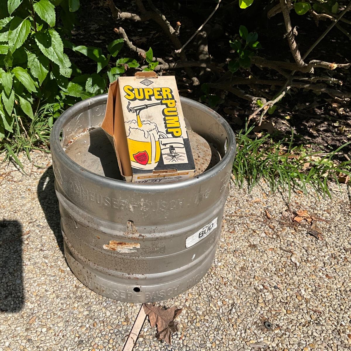 832 Super Pump & Empty Beer Keg | EstateSales.org