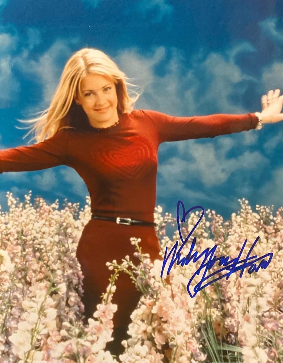 Melissa Joan Hart Signed Photo | EstateSales.org
