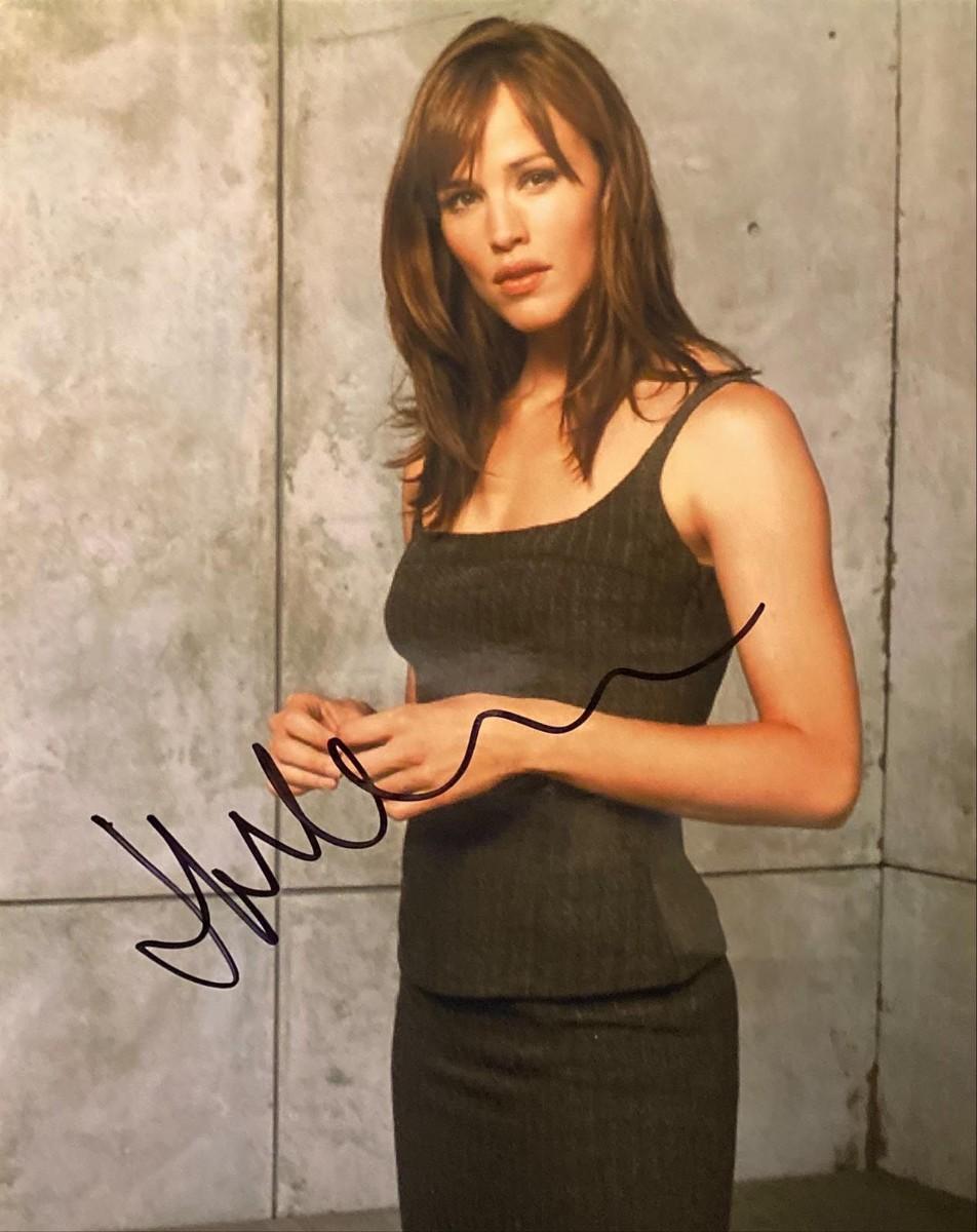 Jennifer Garner Signed Photo | EstateSales.org