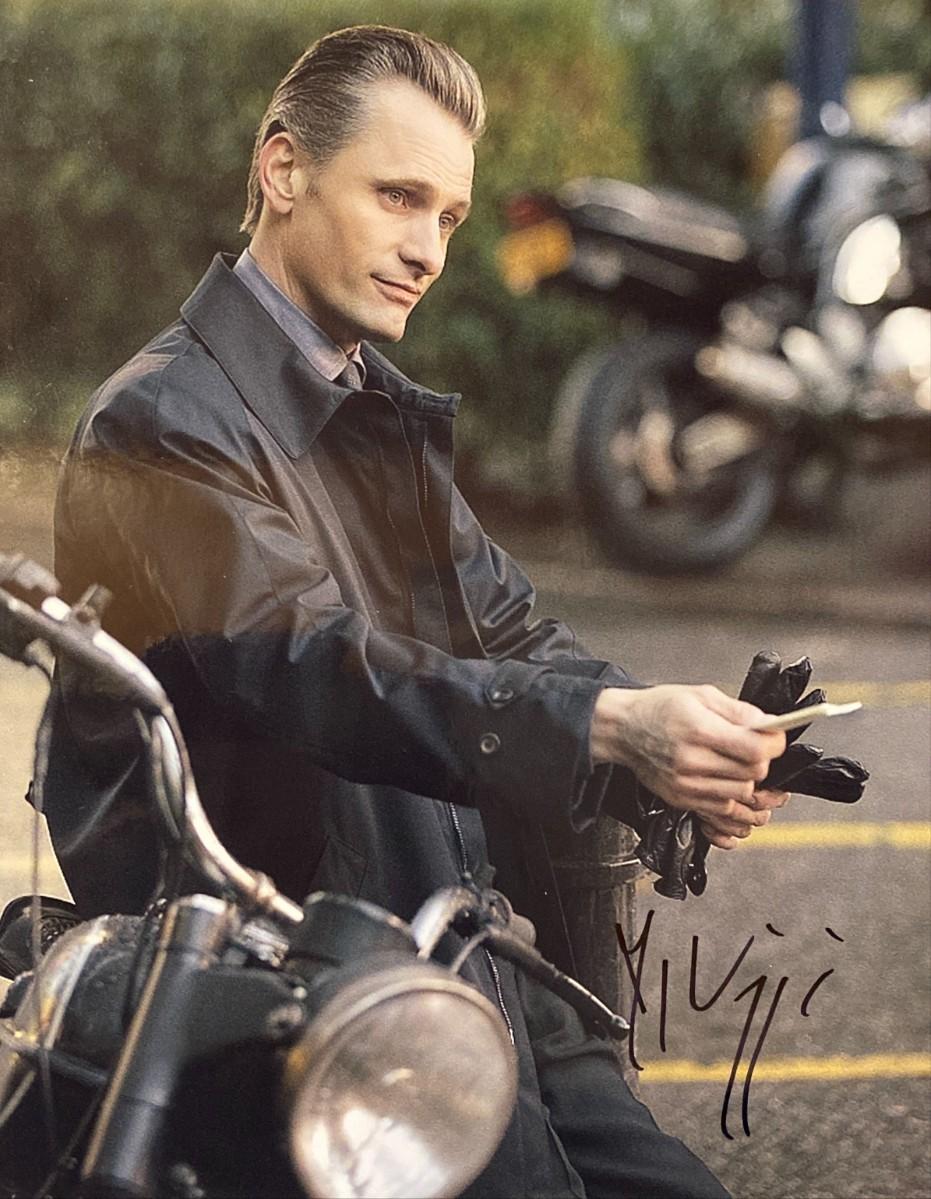 Eastern Promises Viggo Mortensen signed movie photo | EstateSales.org