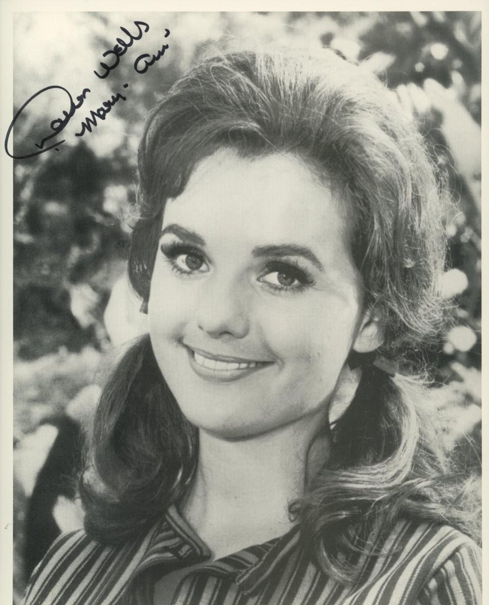 Gilligan's Island Dawn Wells signed photo | EstateSales.org