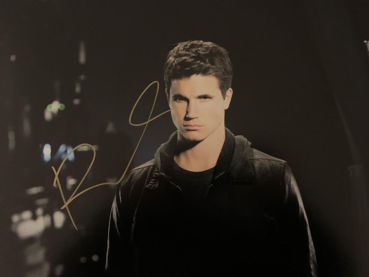 Rob Amell signed photo | EstateSales.org