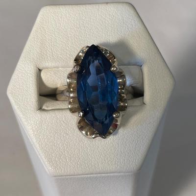 Large blue stone set in sterling | EstateSales.org