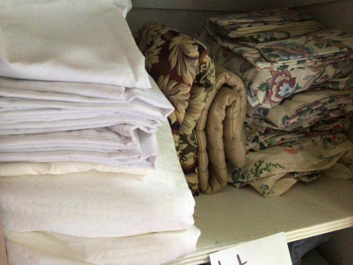 145 Floral Bedding Lot & Assorted White Bed Linens | EstateSales.org