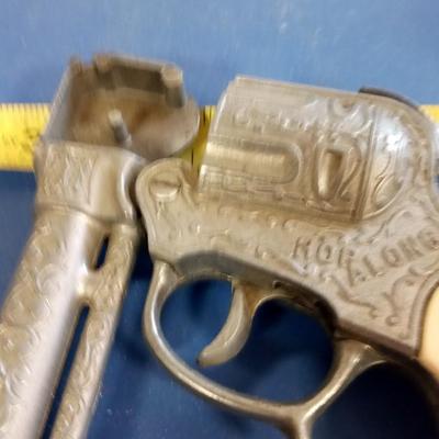LOT 126 VERY RARE HOPALONG CASSIDY CAP GUN | EstateSales.org