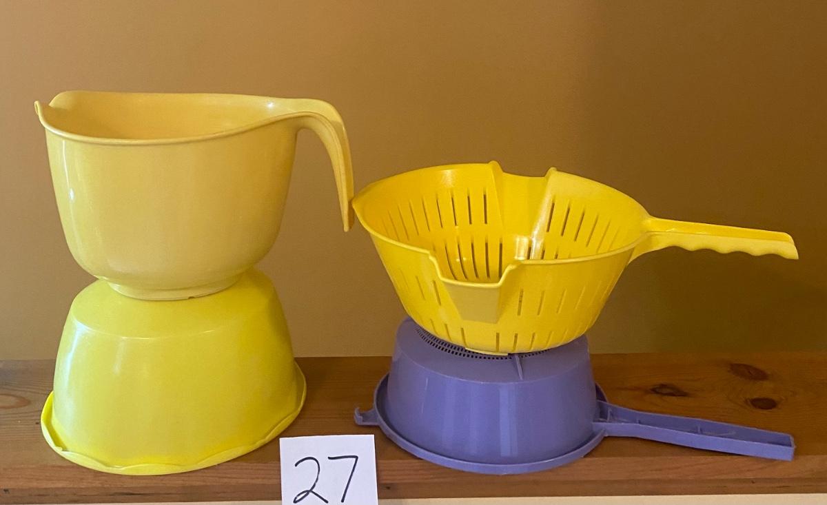 Plastic Ware | EstateSales.org
