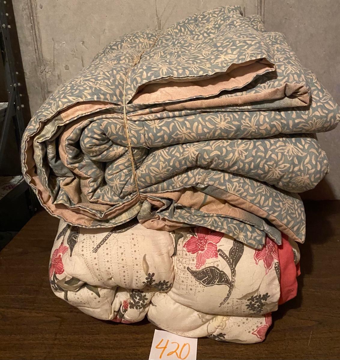 2 Full Comforters | EstateSales.org
