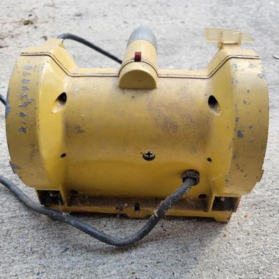 Toastmaster Tradesman 5" Bench Grinder (2G-DW) | EstateSales.org