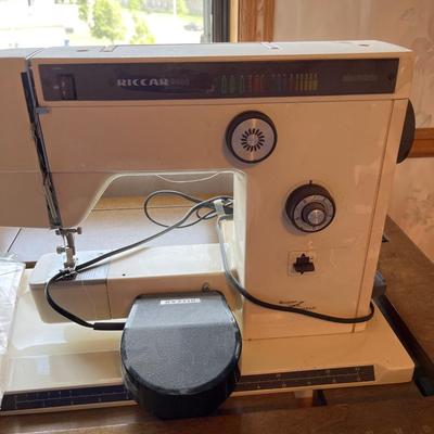 AB43- Riccar sewing machine | EstateSales.org