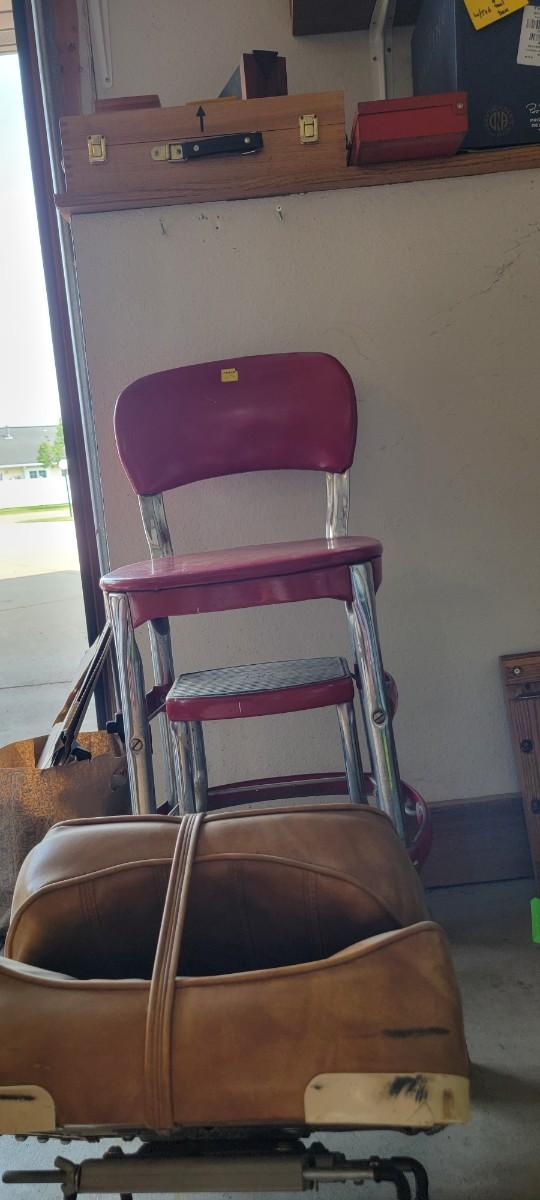 25-red step stool, boat seat | EstateSales.org