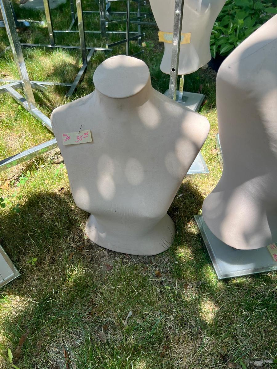 Display Bust | EstateSales.org